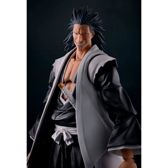 TAMASHII NATIONS - S.H.Figuarts Kenpachi Zaraki de Bleach : Thousand ...